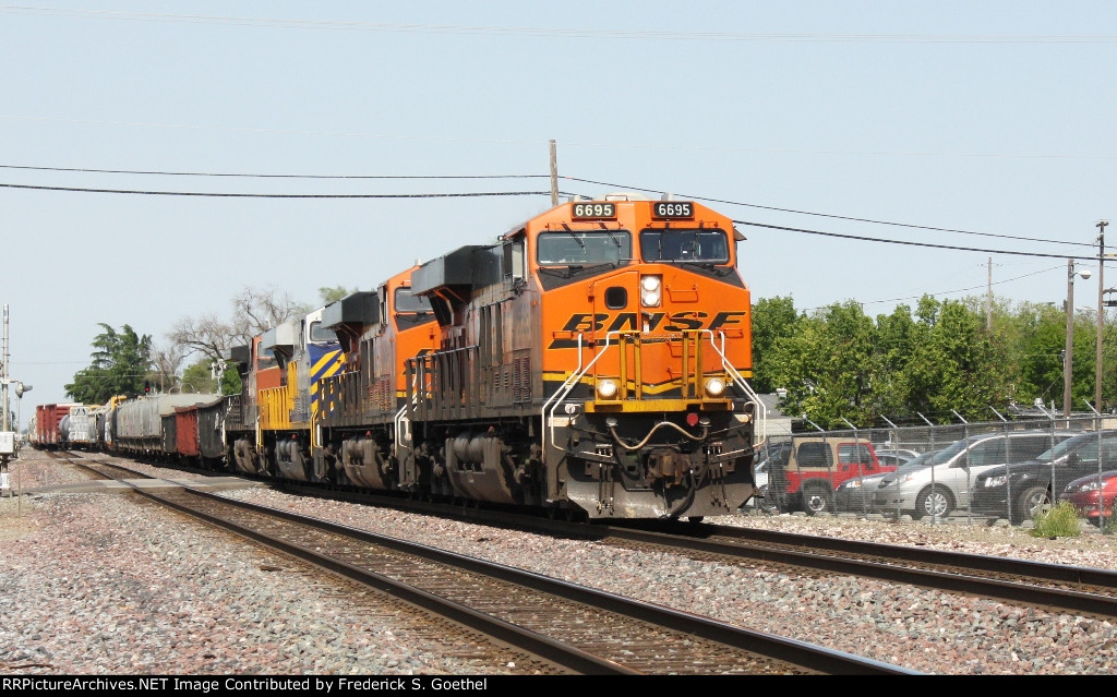 BNSF 6695 leads a manifest south through Merced